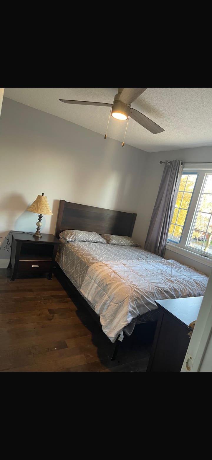 Room 3 - Private And Cozy - Pickering