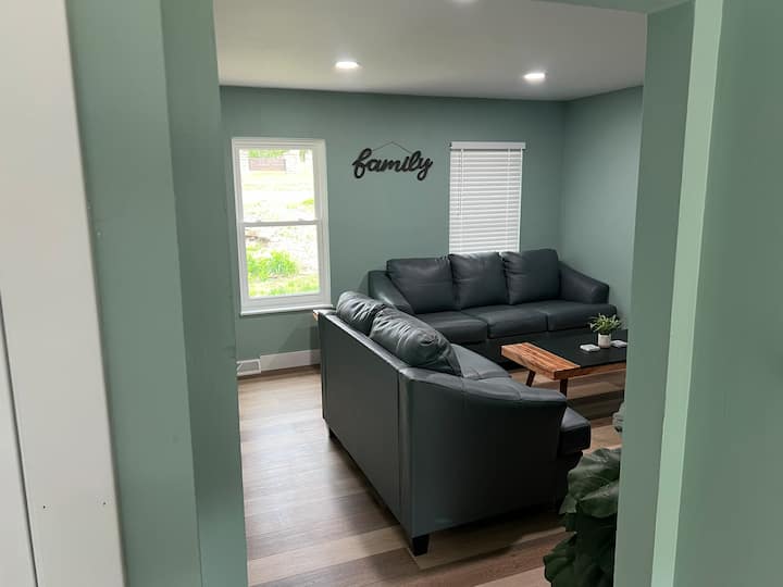 Just Renovated Private Townhouse 2bdr - Kansas City, MO