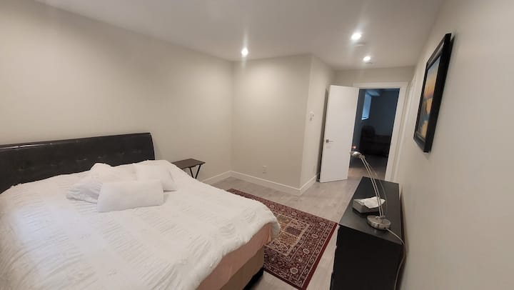 One Bedroom With Full Bathroom And Breakfast - West Vancouver