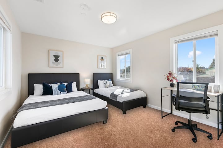 Yieldmax (4) | Bedroom W Private Bath -2 - Palo Alto, CA