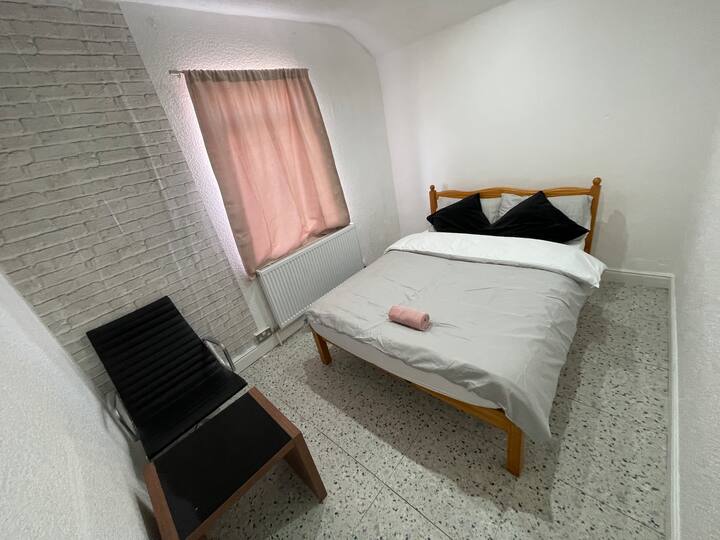 Standard Nice Double Bedroom - Nuneaton