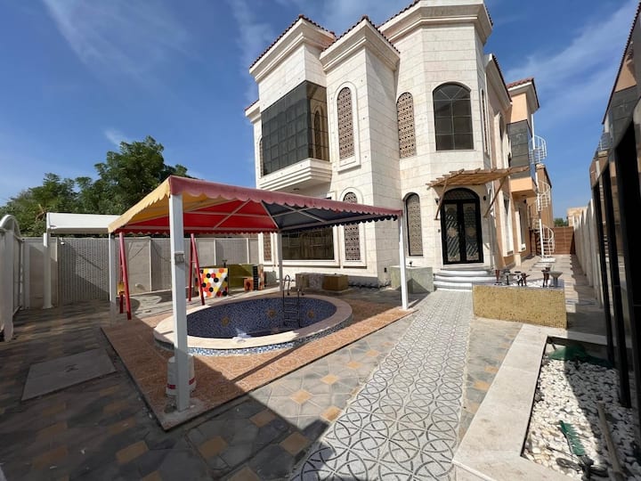 Luxurious 6b 3h Villa With Pool - Charjah