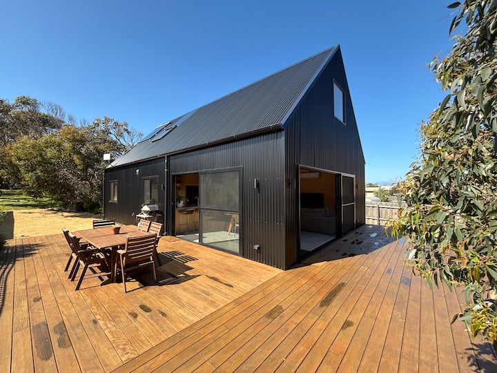 Black Pearl - New Minimal Style Scandi Beach House - Port Campbell
