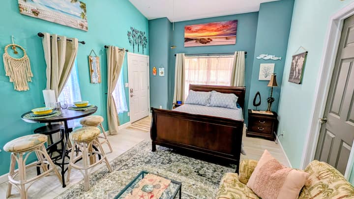 Merritt Island Hideaway - Merritt Island, FL