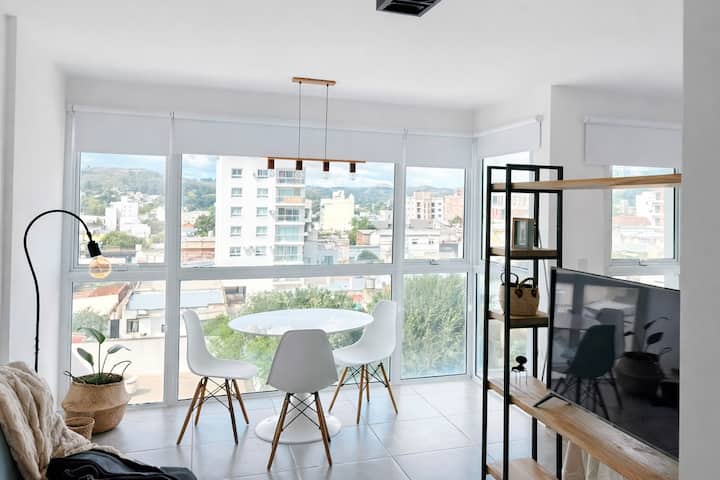 Depto. Céntrico Con Cochera Y Vista A Las Sierras - Tandil