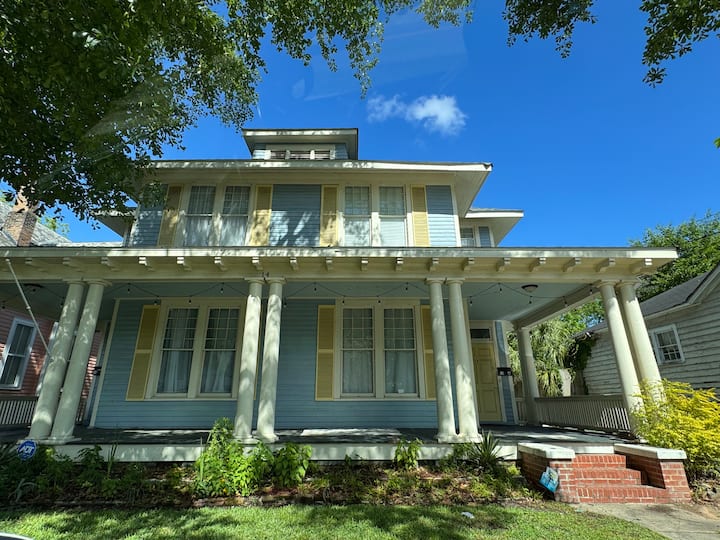 Newly Renovated Victorian Hideaway - Mobile, AL