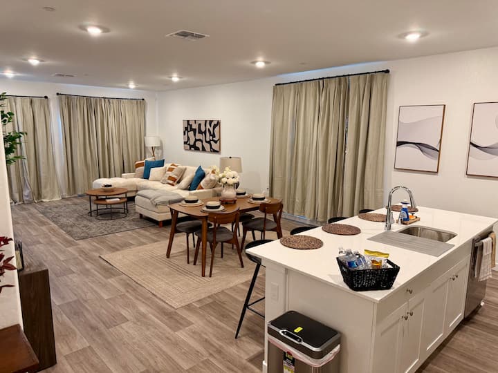 Luxe 3bd/2ba Oasis: Perfect Getaway Retreat - Bakersfield, CA