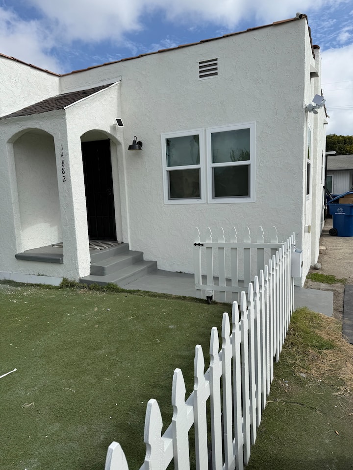 Monroe Cottage - Huntington Beach, CA