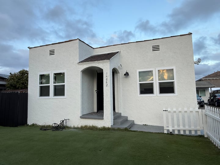 Monroe Cottage - Huntington Beach, CA