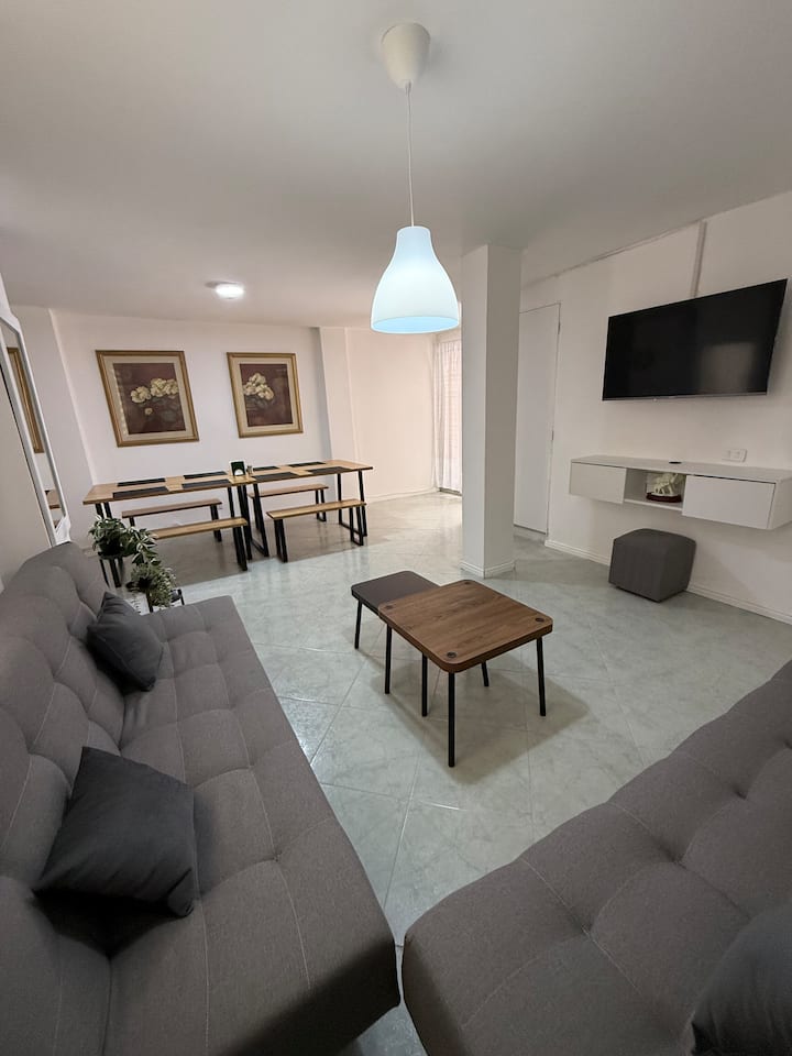 Cozy Family Laureles-estadio 4br Near 70th Street - Medellín, Colombia