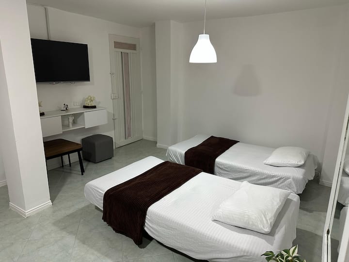 Cozy Family Laureles-estadio 4br Near 70th Street - Medellín