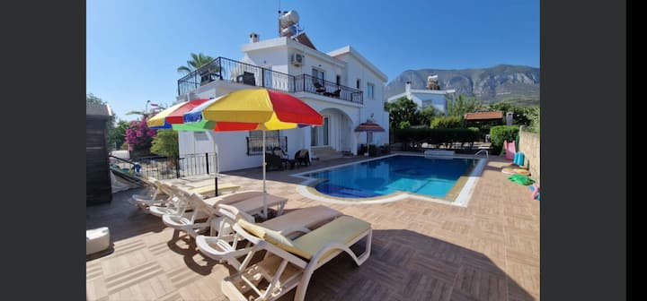 Fabulous 4 Bed Villa With Pool - Girne