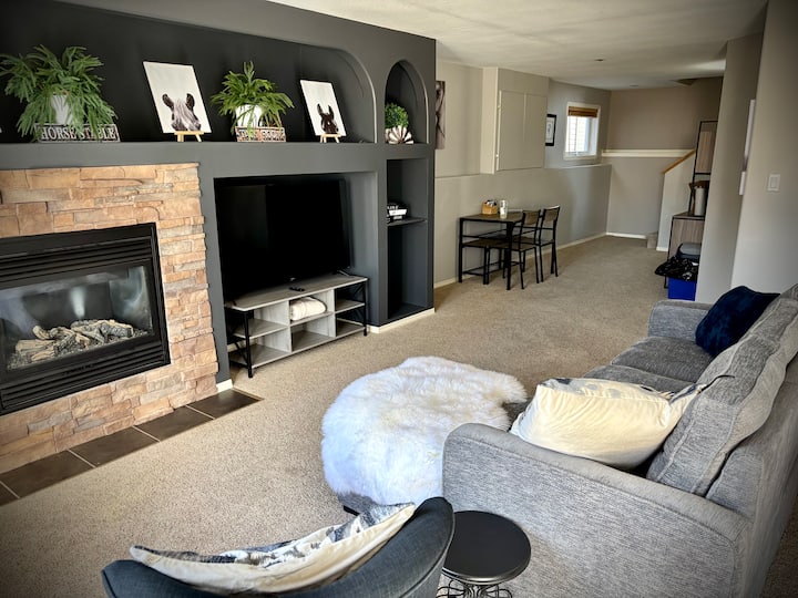 Harper House Walkout Basement Suite With Hot Tub - Lethbridge