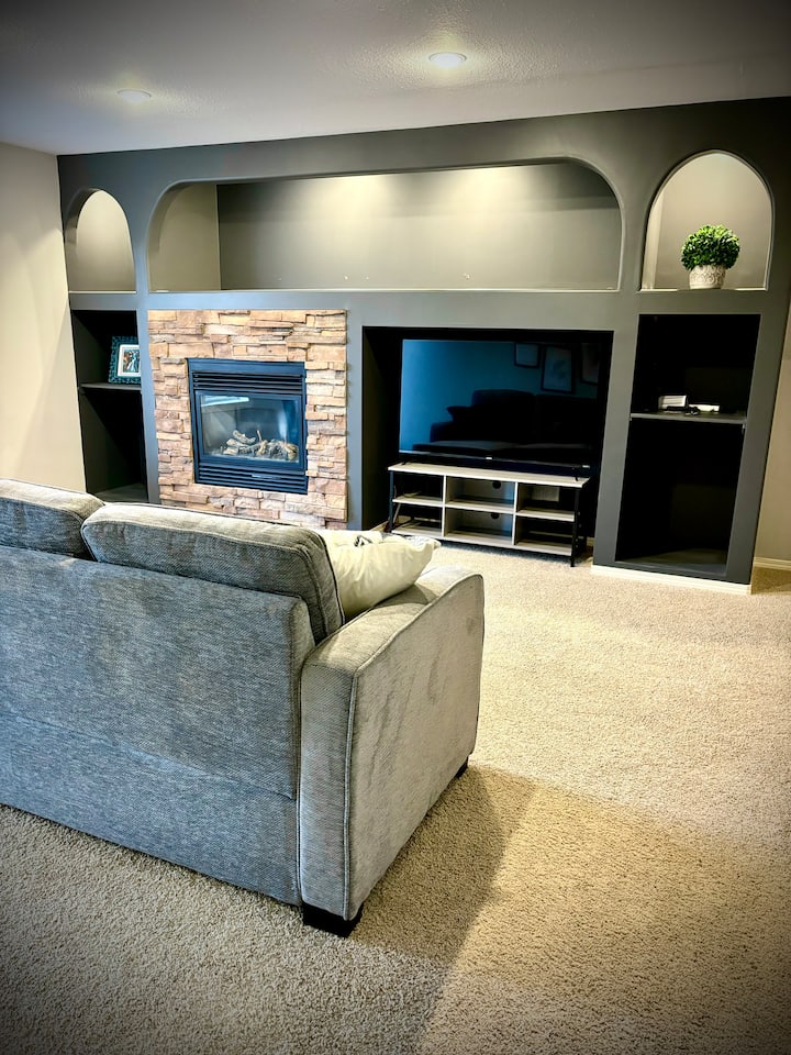 Harper House Walkout Basement Suite 2 Bed/1 Bath - Lethbridge