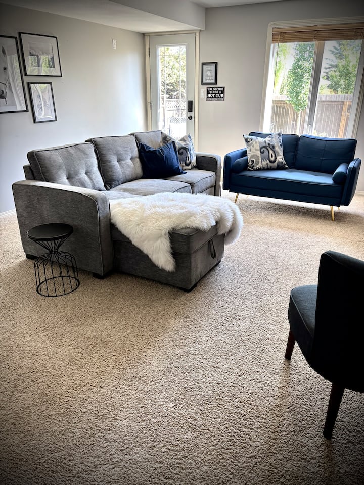 Harper House Walkout Basement Suite With Hot Tub - Lethbridge