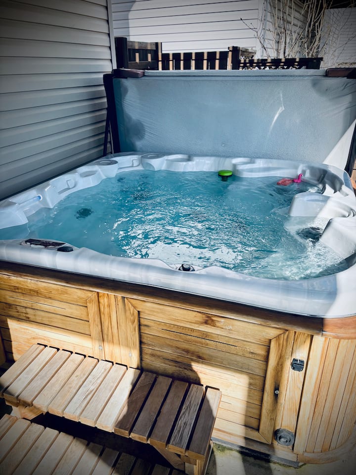 Harper House Walkout Basement Suite With Hot Tub - Lethbridge