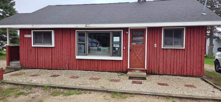 Trout Lake Resort- Cabin 5 - Trout Lake Township, MI