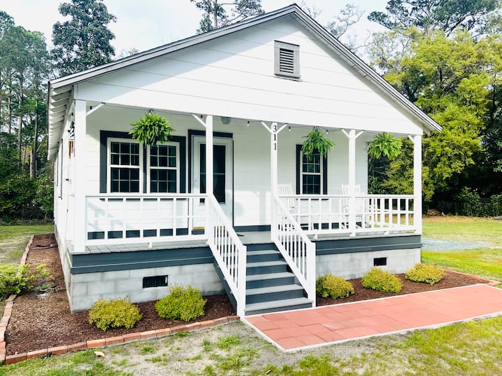 Coastal Farmhouse By Waterway, Beaches, & Downtown - Wilmington, NC