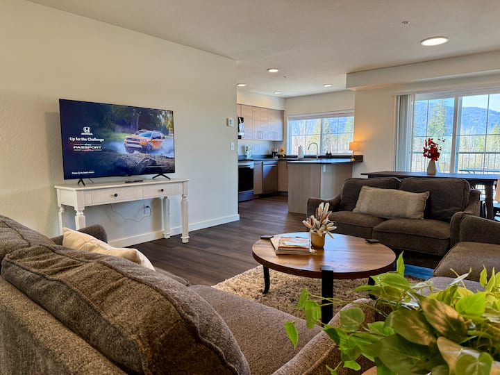 Two Bedroom Condo Top Floor - Sandpoint, ID