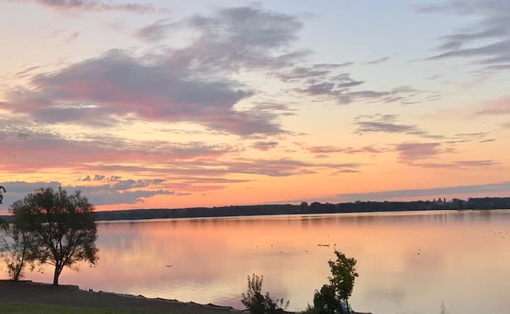 Serene Sunrise ( Directly Overlooking Hay Bay) - Napanee