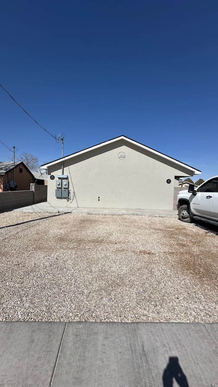 Sunrise Stylish Stays - Carlsbad, NM