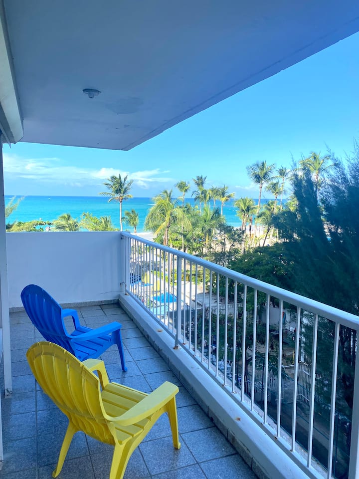 Isla Verde Beachfront Paradise Apartment - San Juan