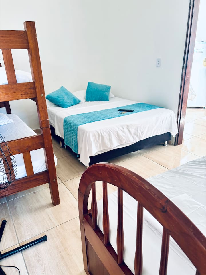 Quarto Em Pousada, Com Cozinha Para Até 5 Pessoas - Ubatuba