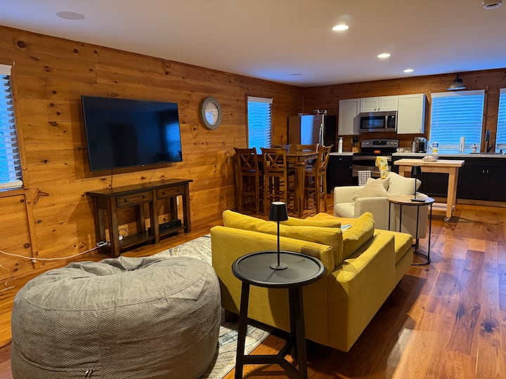 New 1br Apartment Walk To Downtown & Spac - Saratoga Springs, NY