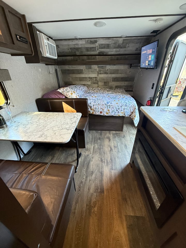 Camper Living - A Cozy Retreat - Clearwater, FL