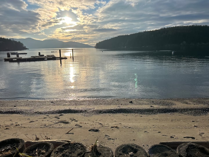 Obstruction Pass Beach Cabins #1 -Newly Renovated - Orcas Island, WA