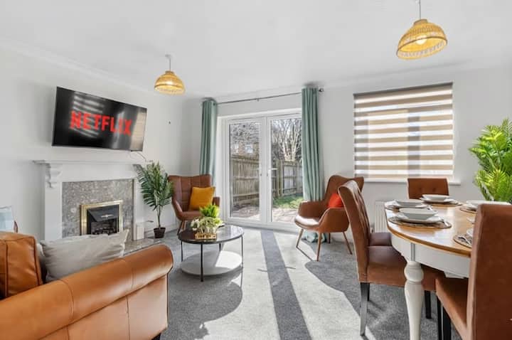 Ideal For Contractors| Long Stays |Parking|wifi - Swindon