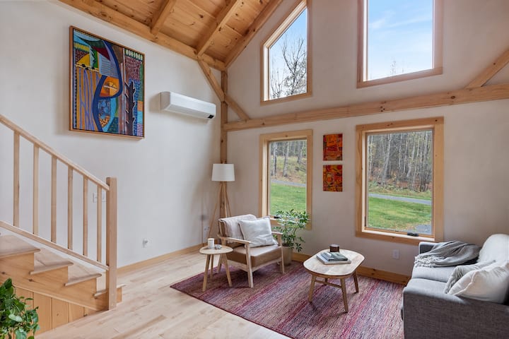 Goldfinch Hollow: Tucked Within 5 Private Acres - Vermont