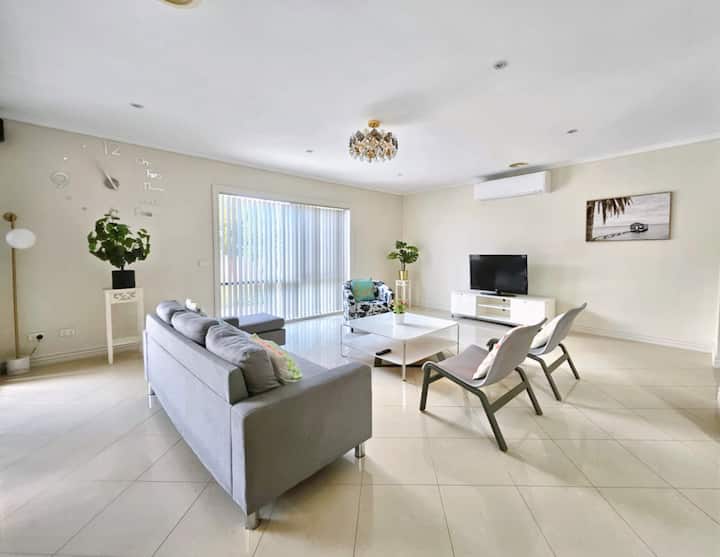 Ensuite Room With Queen Bed - Australia