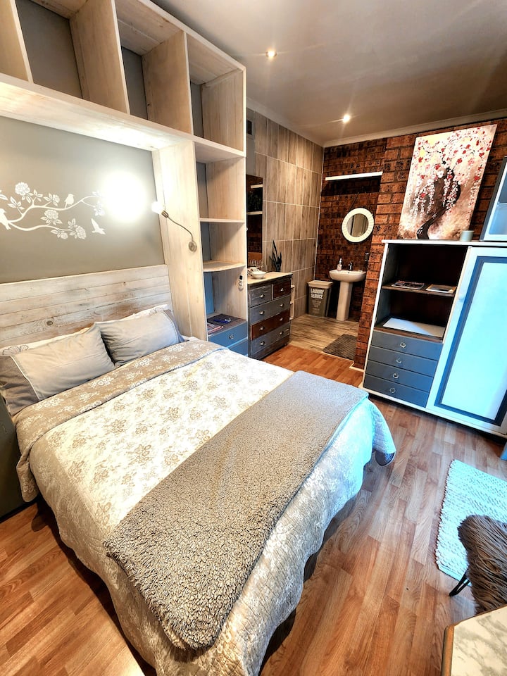 Maple Mini Its Not Mini/maple Tree Manor - Pinetown