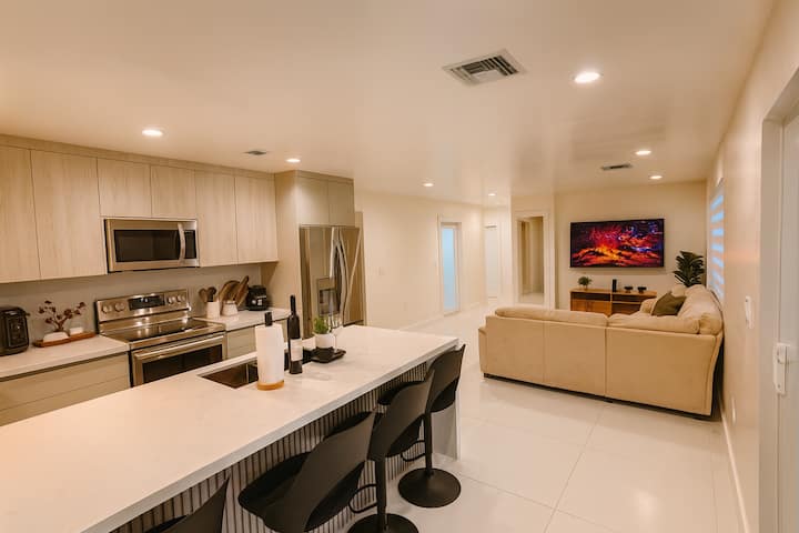 2 Min To Mia Airport - 6 Free Parking - Sleeps 10 - Miami