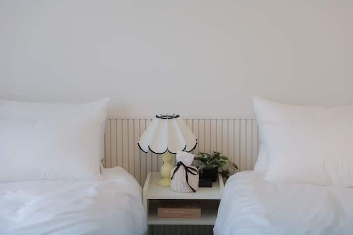 웰컴푸드 김밥제공/홍대10분/대흥역7분/호텔급 퀄리티/얼리체크인&짐보관 무료/위치최고 - Seoul