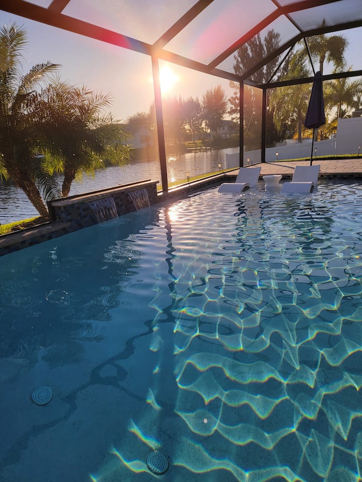 Joy Pool-premium Outdoor Kitchen-huge Master Suite - Cape Coral, FL