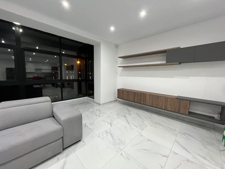 B1) Seafront 4 Bedroom Apartment - マルタ