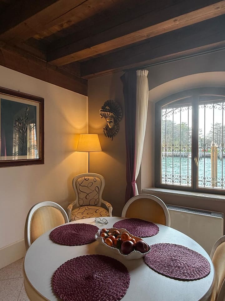 Molino Stucky Chimera - Vista Canale - Venice