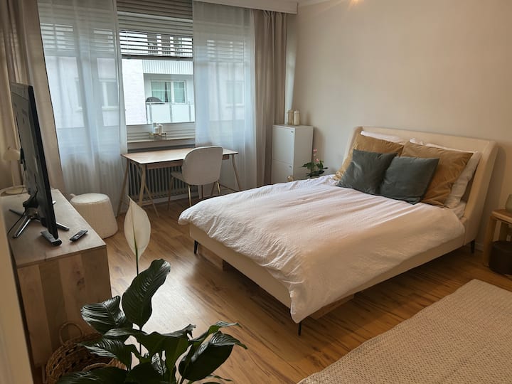 Großes Zimmer In S-mitte - Stuttgart