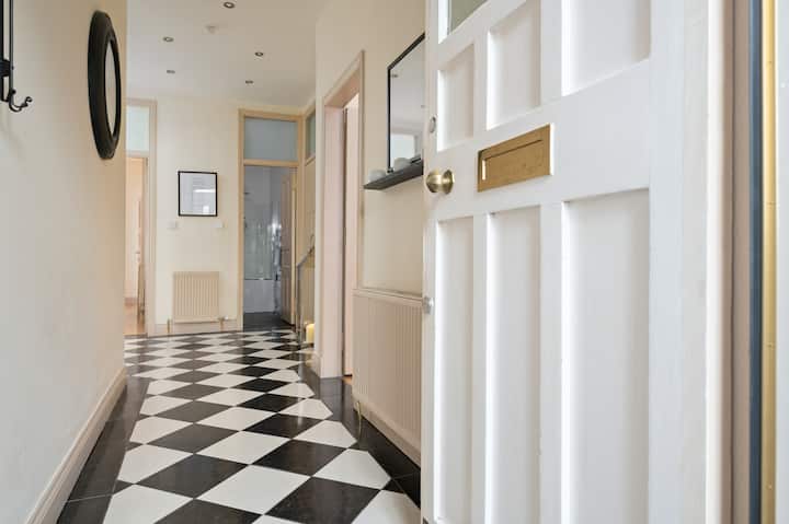 Spacious Flat With Parking Steps To Subway & Ibrox - Glasgow