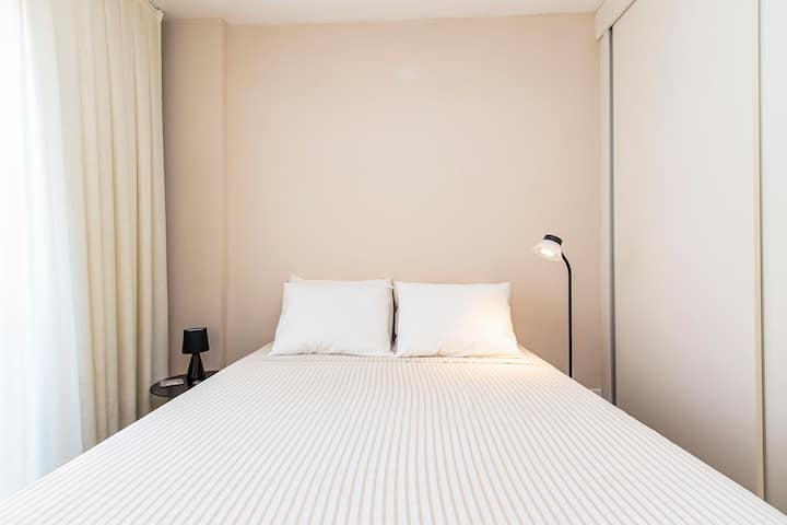 Apto Decorado, Garagem, Confortável E Acolhedor - Curitiba