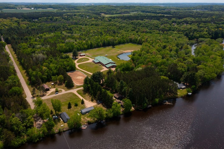 Legacy Farm Equestrian And Waterfront Retreat - Eau Claire