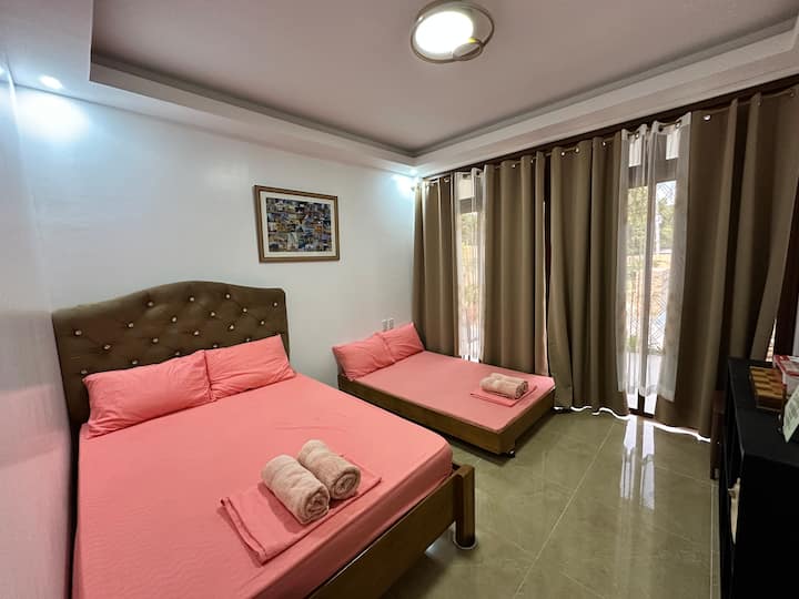 Beautiful And Airy Couple Room Facing The Pool - Calatagan