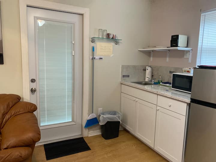 Pinellas West Efficiency - Pinellas Park, FL