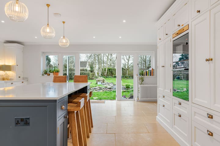 Family Home Near Malmesbury, Cotswolds - Tetbury