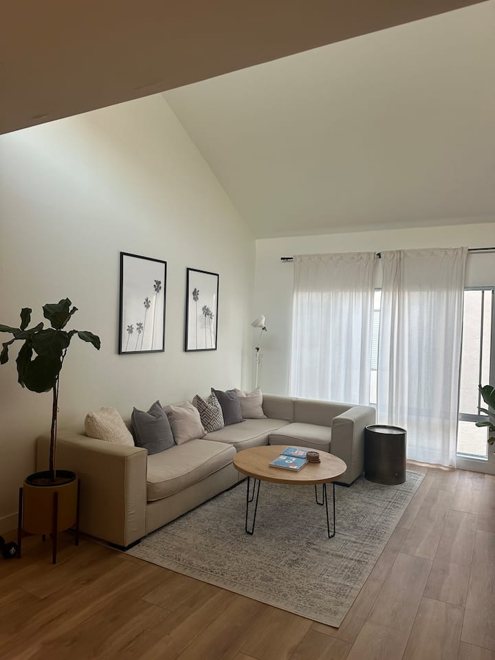 Ideal For Month-to-month Travelers - San Diego, CA