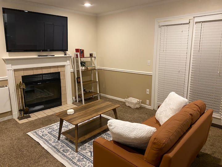 Luxury Villa Overlooking Golf Course With Spa - Norwich, CT