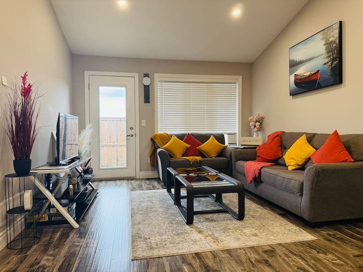 Townhome - 2 Bed 2 Bath, Parking, Full Kitchen - カナダ ウィンザー