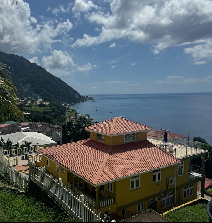 Beau Bois Castle Comfort - Roseau